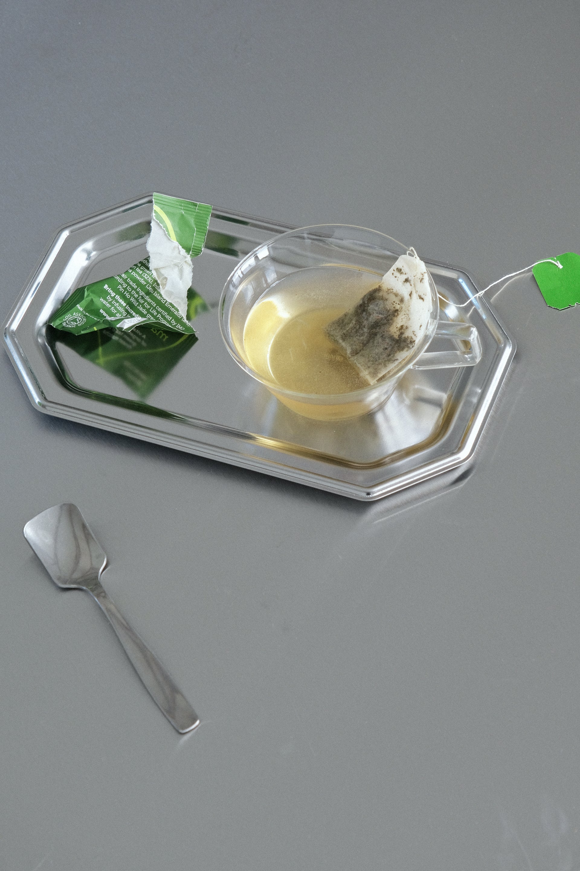 Angled steel tray – KIOSK48TH